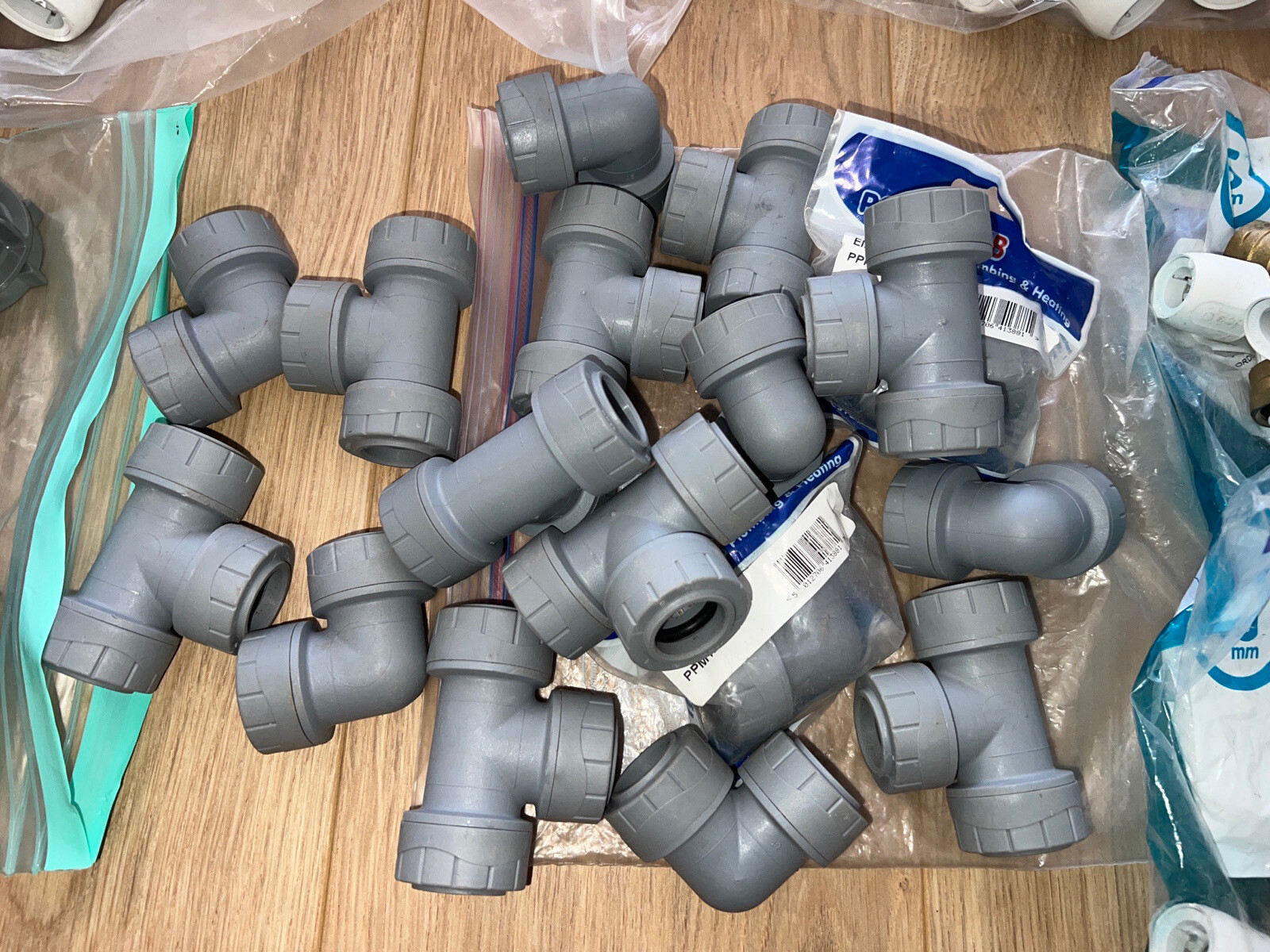 Joblot 54 X various hep20 and poly plumb fittings plus 68 X 22MM pipe ...