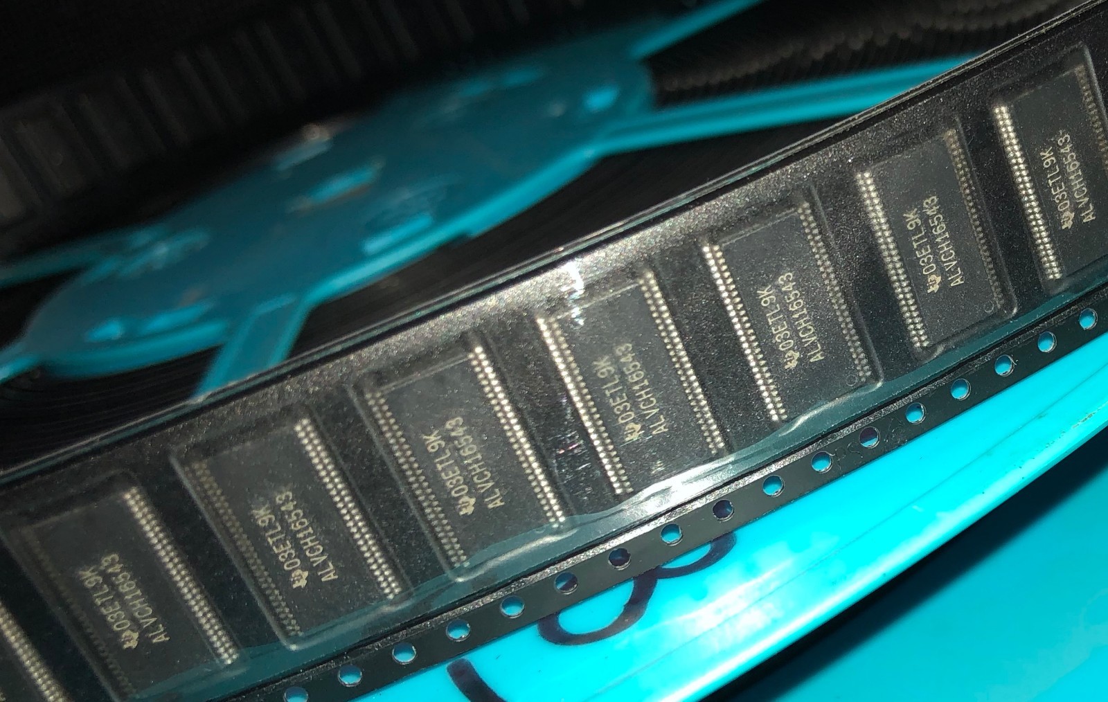 SN74ALVCH16543DGGR Bus Transceivers 18bit Reg Bus TSSOP-56 **NEW** Qty ...