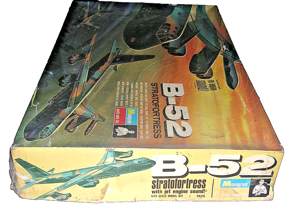 Monogram B-52 Stratofortress 1969 Motorized PA215 1/72 Open Model Kit ...