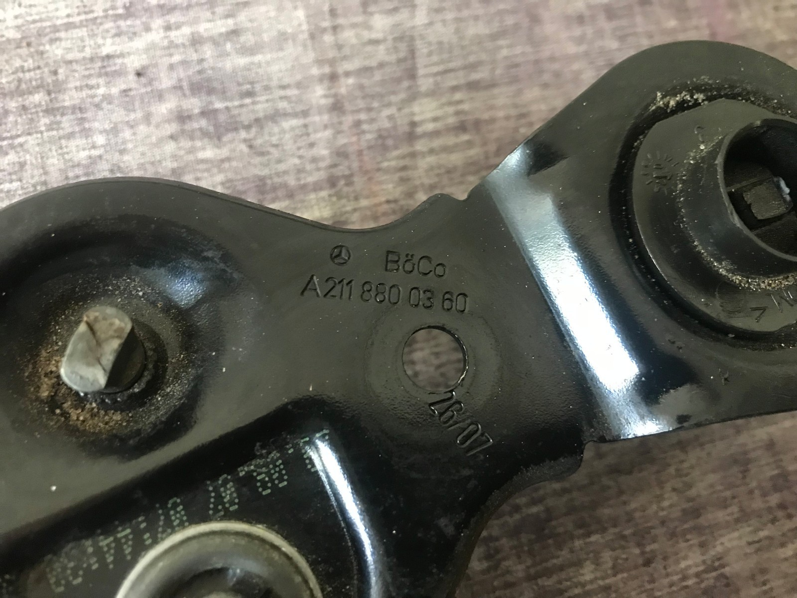 MERCEDES BENZ W211 E63 E550 E500 UPPER HOOD BONNET CATCH LOCK HOOK ...