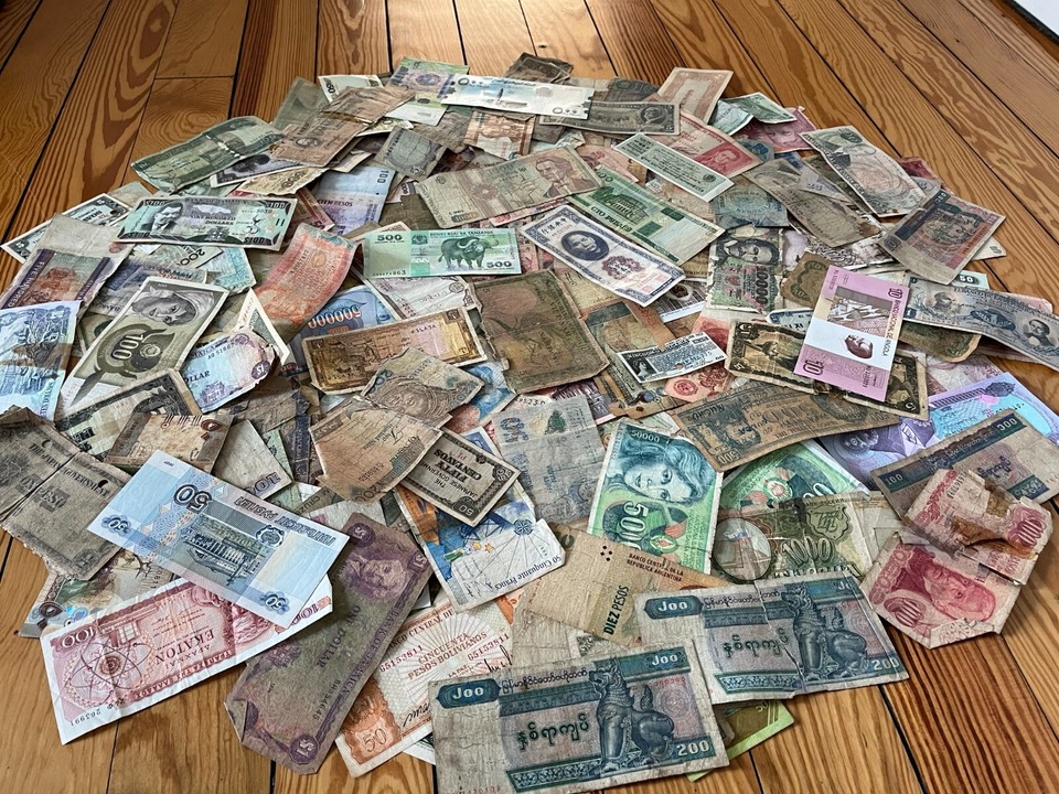 Mixed Lot of 200 Very Heavily Circulated Banknotes Assorted World Paper ...