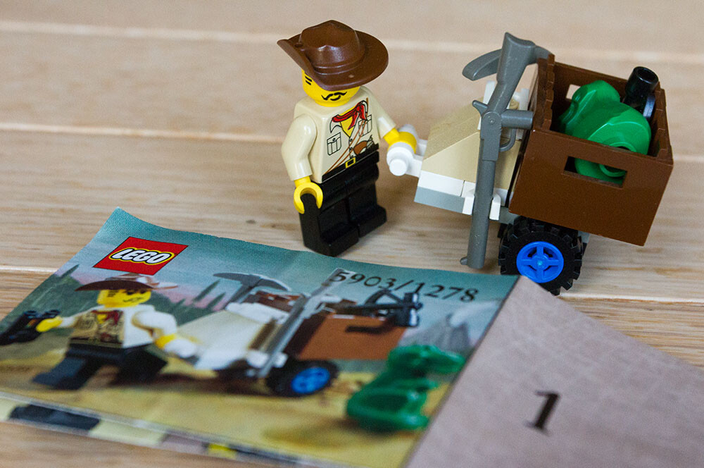 Johnny Thunder Lego Dino