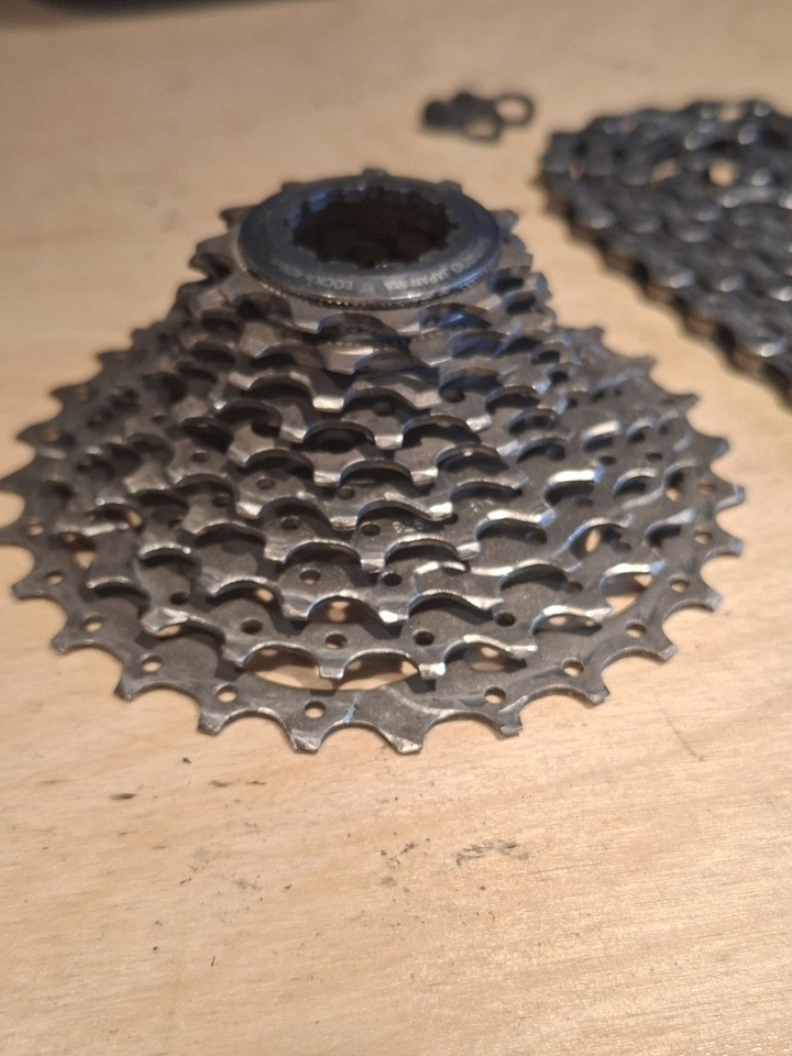 Shimano Ultegra CS-6700 11-28T 10 Speed Cassette & Dura-ace CN-7901 ...