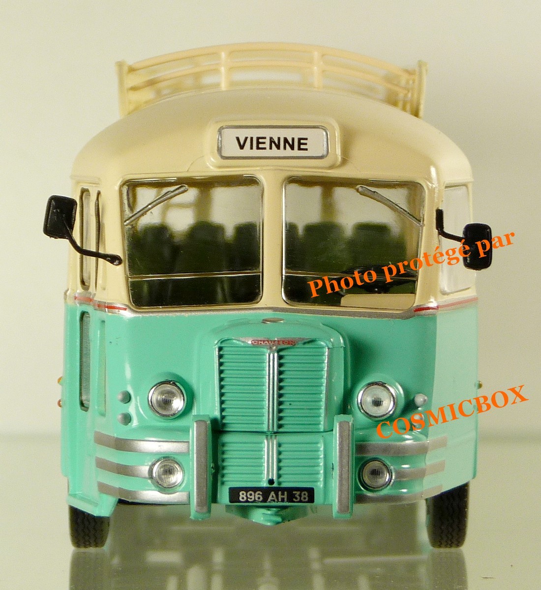 French Bus CHAUSSON APH 47 steel coach in 1950 nez de cochon ixo 1/43 ...