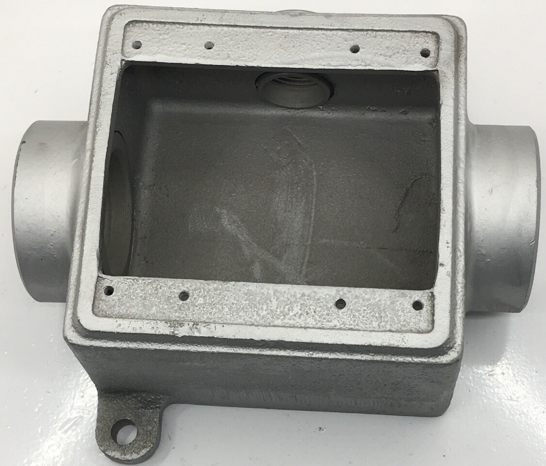 FDT275-150 APPLETON 2 GANG DEEP 1 3/4 HUB BOTTOM 1-1/2 HUBS EACH SIDE ...