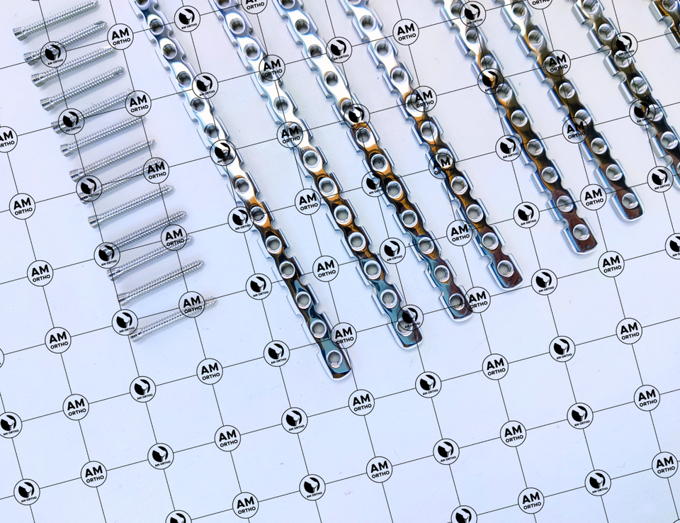 2.4mm Veterinary Reconstruction Plates 30H Locking Screws 12-30mm L 111 ...