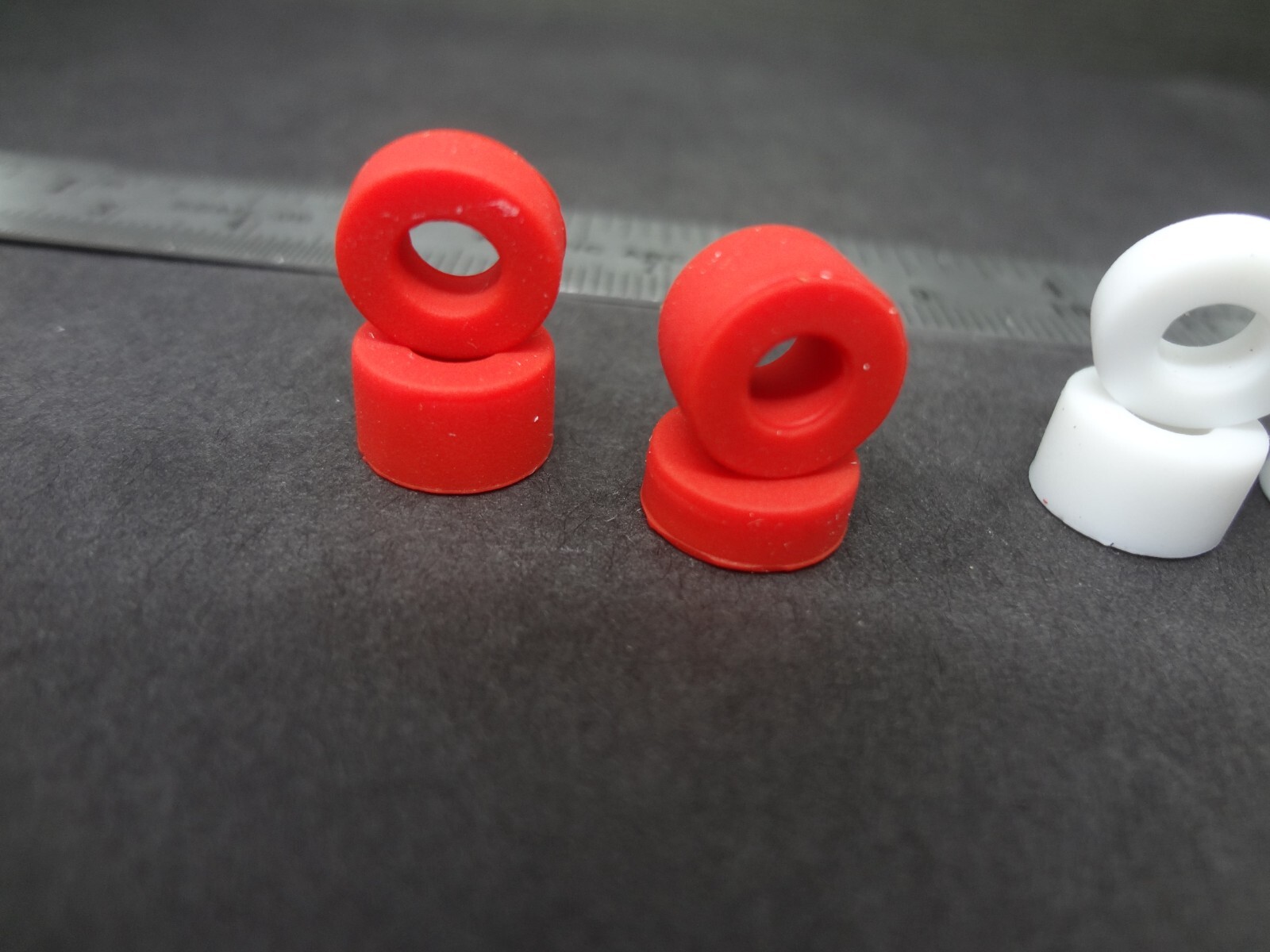 HO Scale 12 Colored Silicone Slot Car Tires 3 sets of 4 AW Thunder Jet ...