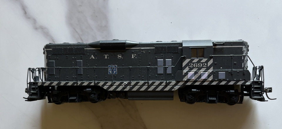 HO Scale Atlas 8204 KATO EMD GP7 Diesel Locomotive Engine Santa Fe 2692 ...