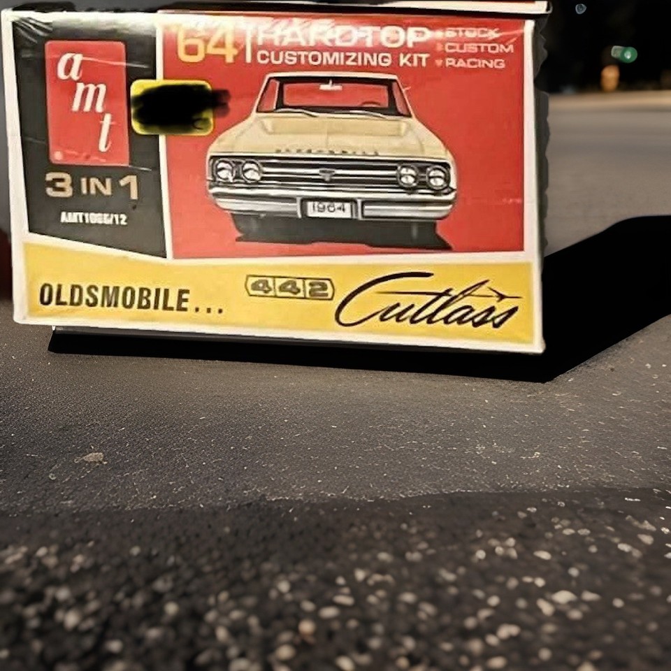 AMT 1964 Oldsmobile F-85 Cutlass Hardtop Plastic Model Kit Unassembled ...