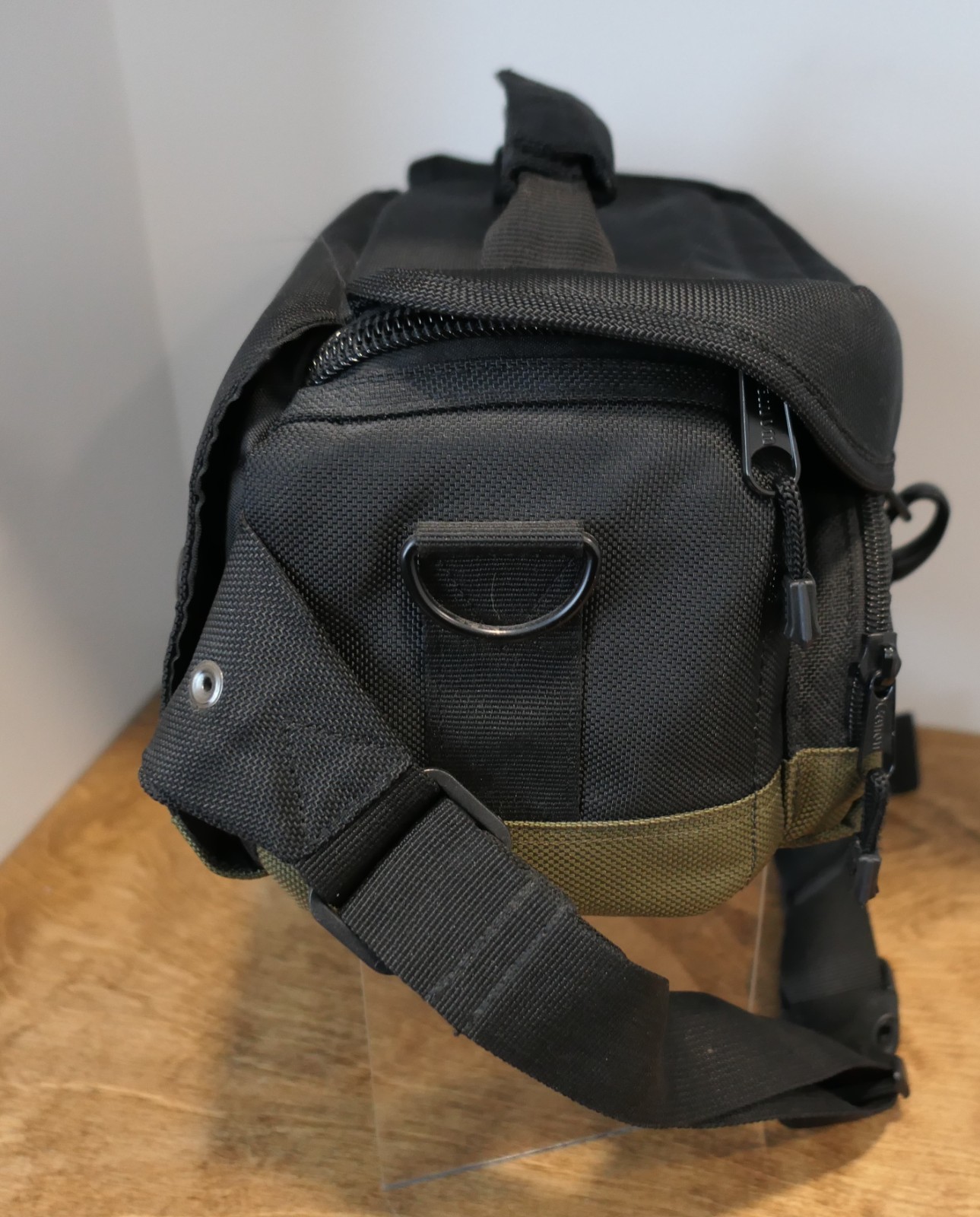 Canon 100EG Camera Gadget Bag Extra Padded Shoulder Strap Nice | eBay