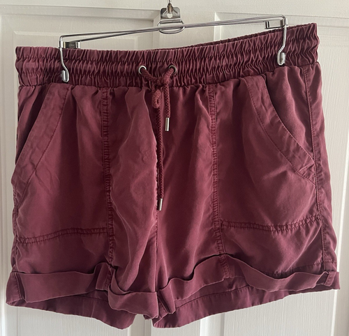 Universal Thread Women’s Drawstring Shorts – Size M - Burgundy Lyocell ...