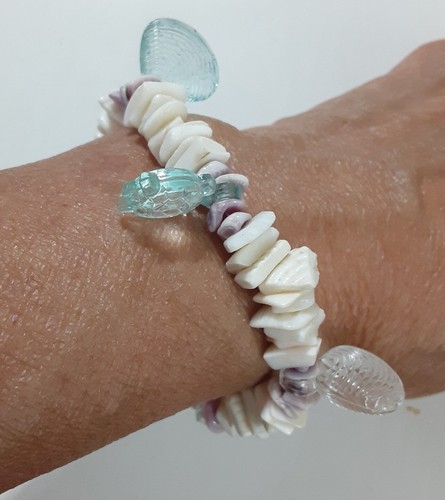 Puka Shell Stretch Bracelet with Turtle and Seashell Turtle Charms 7.25 ...