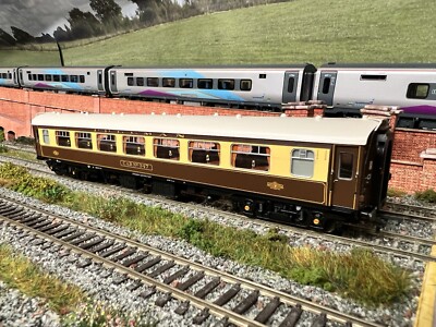 BACHMANN 39-310 BR MK1 FP PULLMAN PARLOUR SECOND CAR (WITH LIGHTING ...