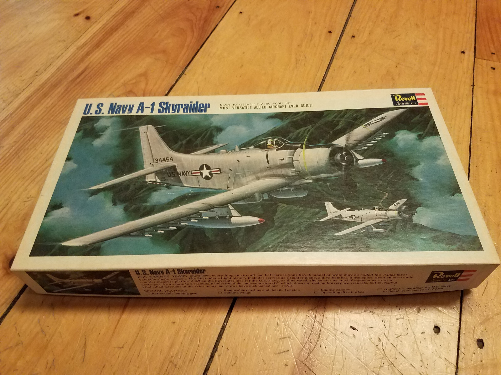 Revell US Navy A-1 Skyraider Vintage 1965 1/40 B11 | eBay