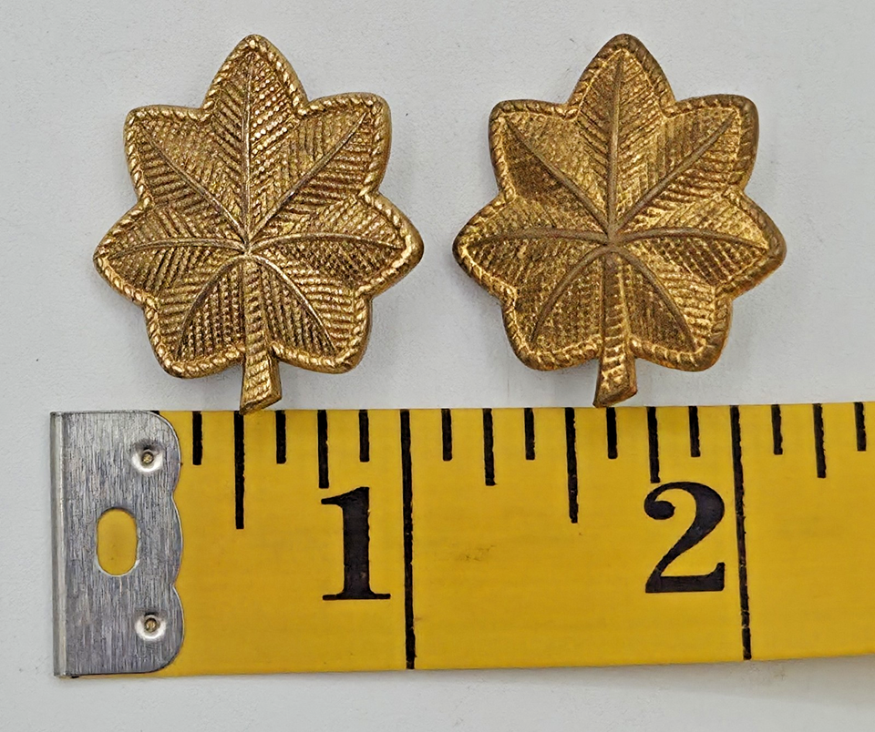 2 WWII US Army Major Gold Oak Leaf Rank Pins Pin Back Safety Clutch NS ...