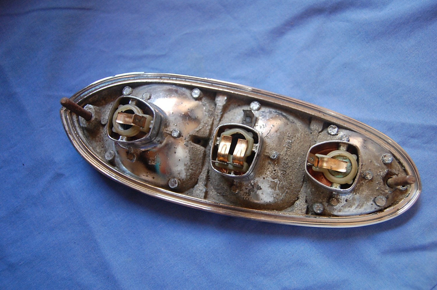VW KARMANN GHIA TAIL LAMP BULB-HOLDER 1970-1971 COUPE/CONVERTIBLE OEM ...