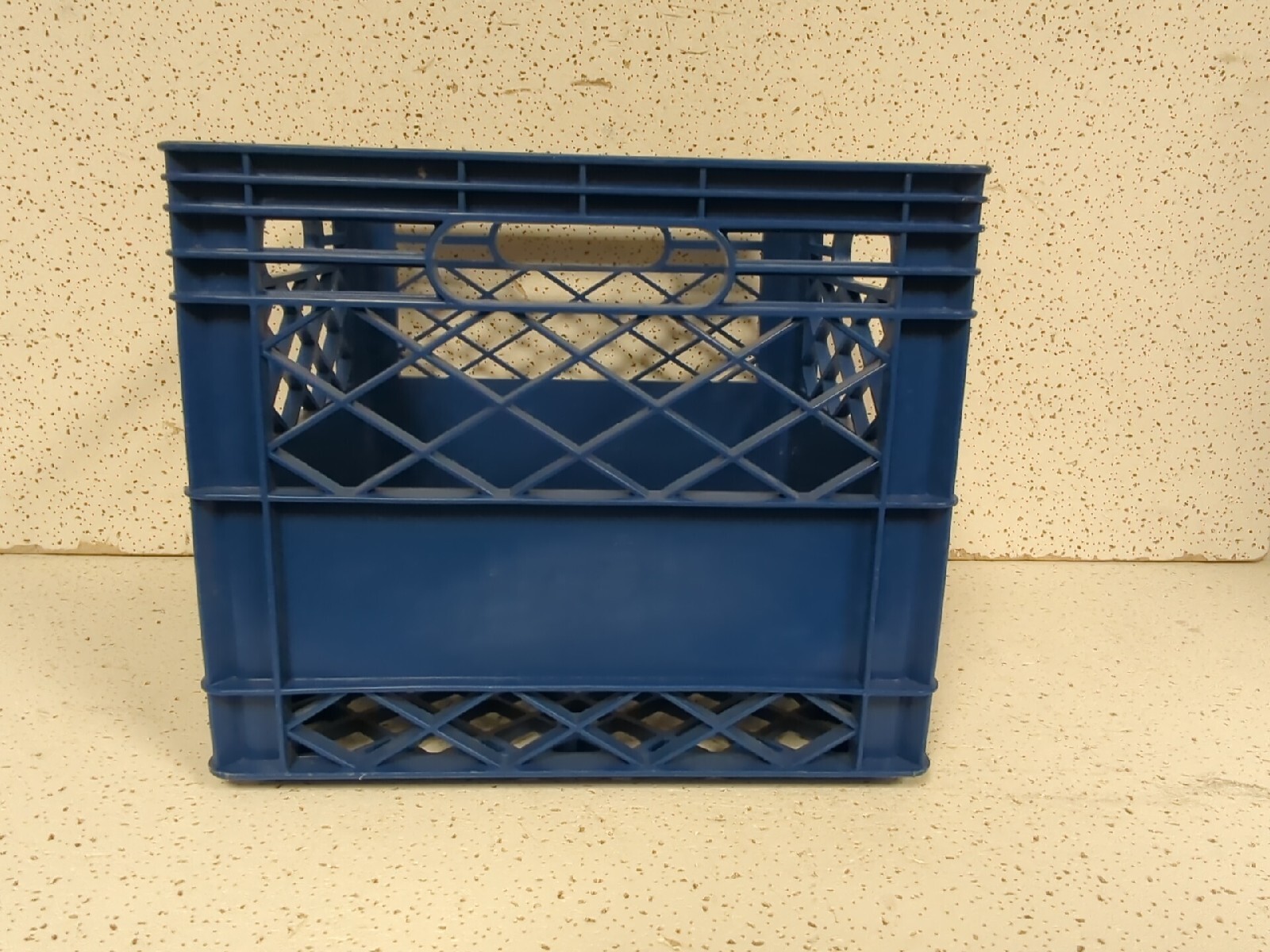 Unbranded Dairy Plastic Milk Crate Blue Stackable | eBay