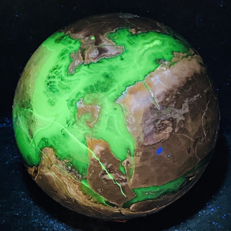 Natural Rare Volcanic Agate Crystal Sphere Healing 4700G (UV Reactive ...