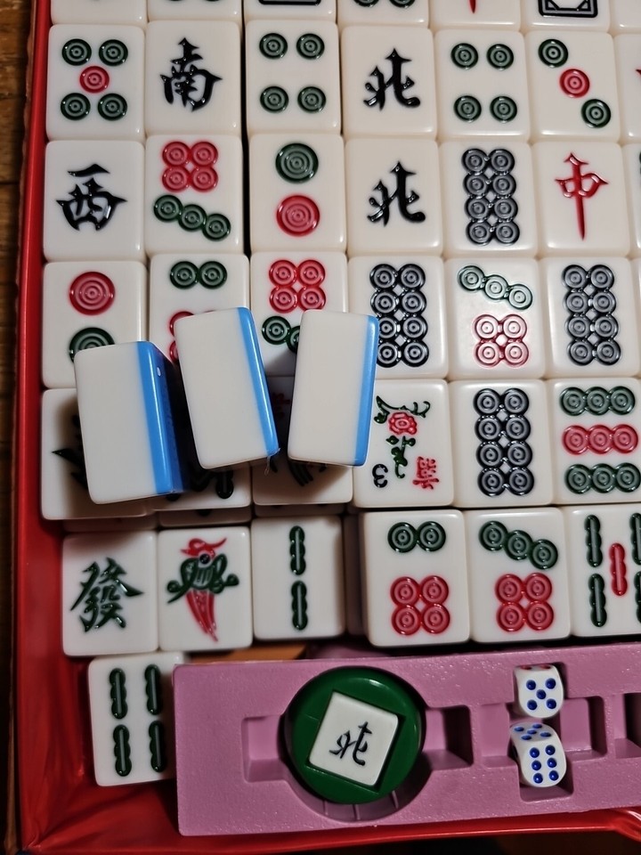 Beautiful Tile Mahjong 136 Piece Set With Case! | eBay