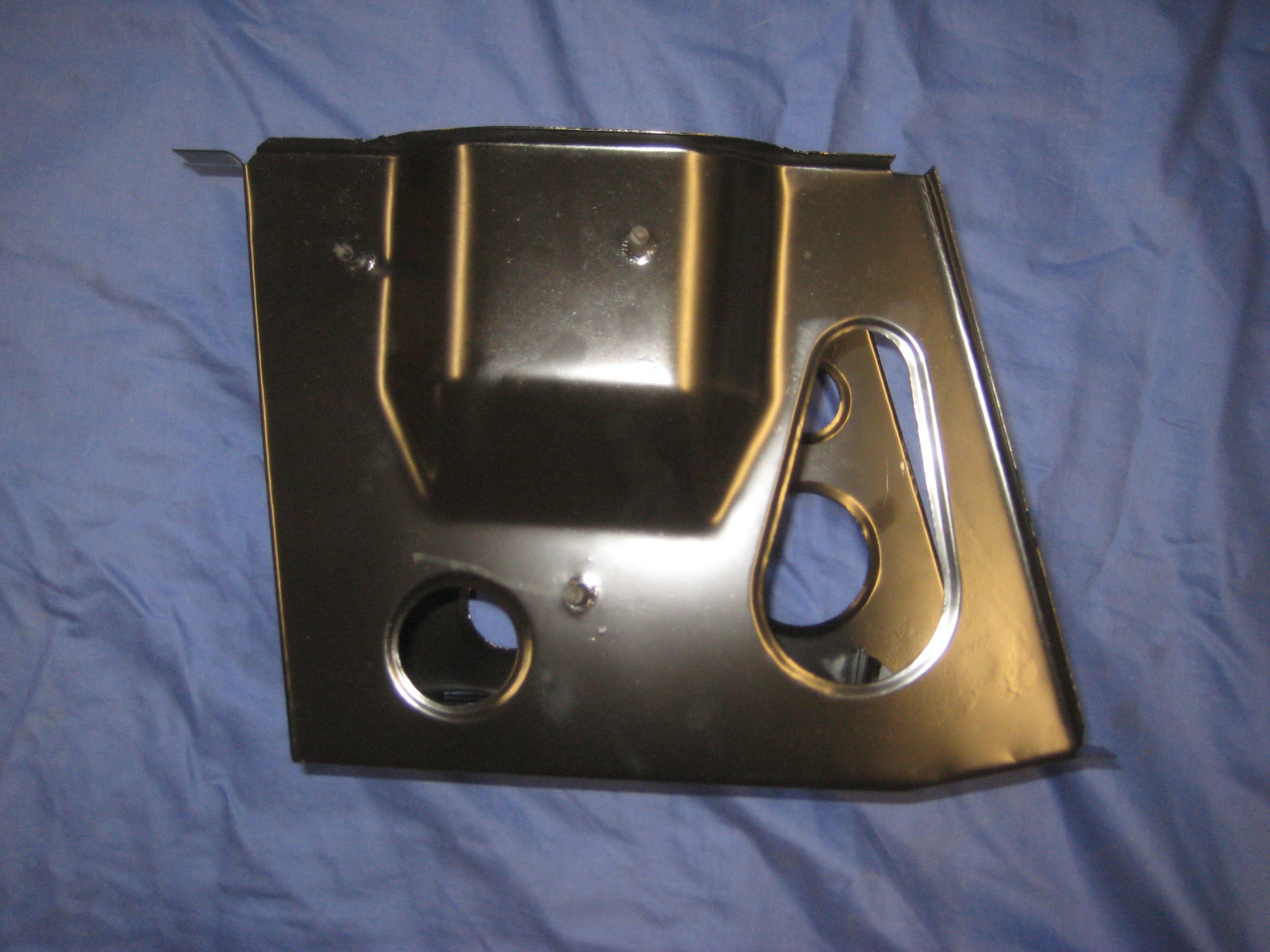 MG GT ROADSTER BMH9511 NEW MGB 12 VOLT METAL WELD ON BATTERY BOX CRADLE ...