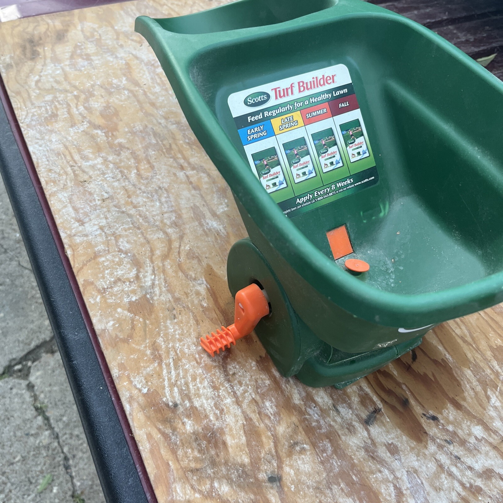 Scotts 71133 Turf Builder Hand Held Lawn Fertilizer Spreader Seed Works ...