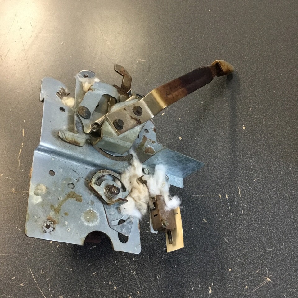 GE RANGE DOOR LATCH ASSY OEM P/N WB14X5040 WB14X5043 WB14X5044 245199 ...