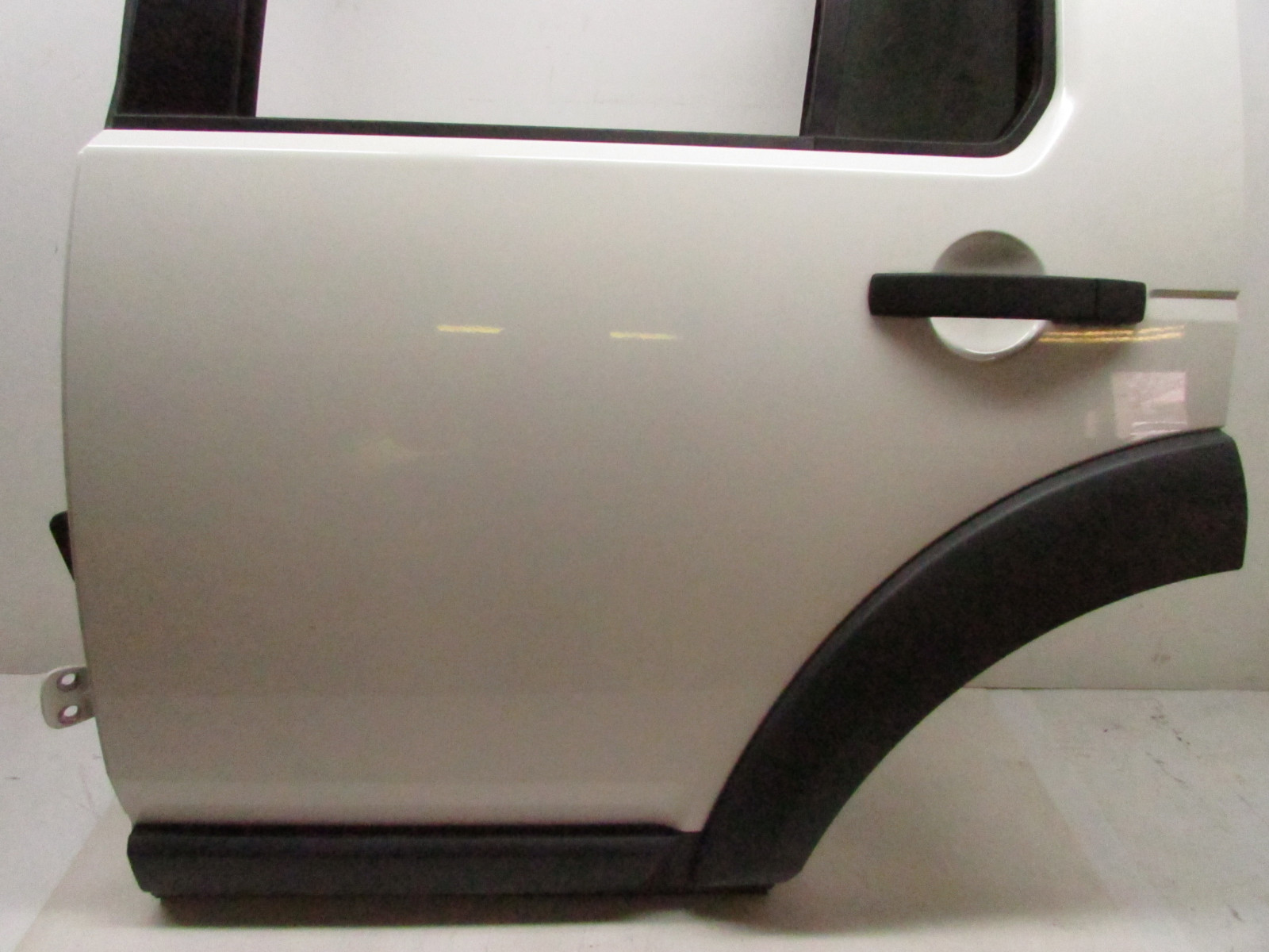 2006 LAND ROVER LR3 REAR LEFT DOOR ASSEMBLY WHITE OEM 06 07 08 09 10 11 ...