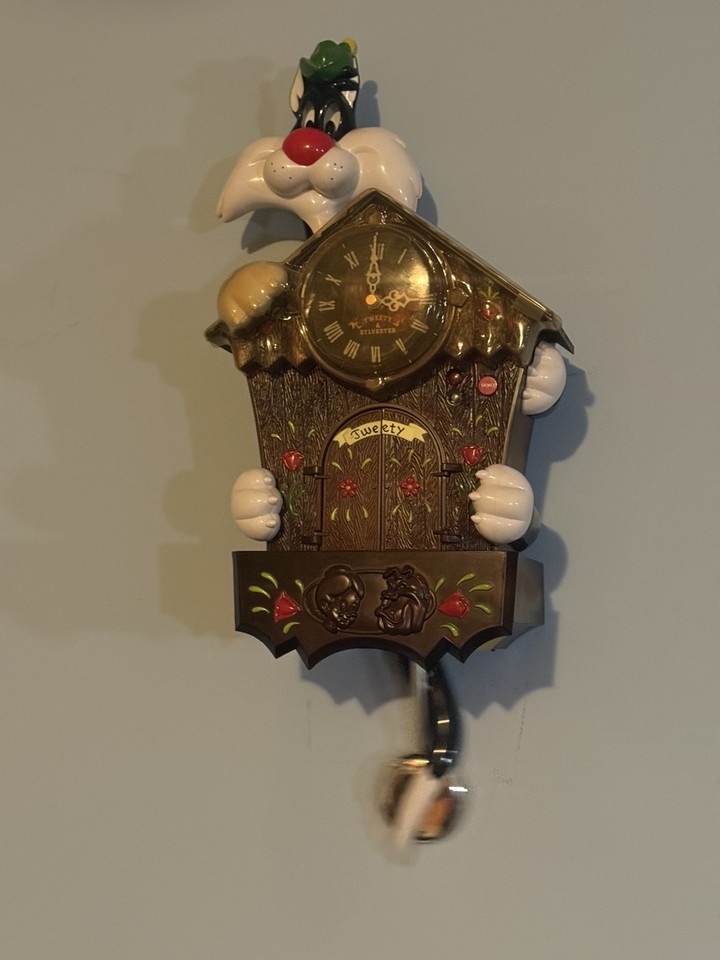 Looney Tunes Tweety & Sylvester Animated Cuckoo Clock, vintage ...