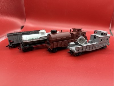 Life-Like HO Model Train Spotlight Freight Cars Union Carbide Tanker ...