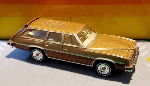 Greenlight 1976 Pontiac Grand LeMans Safari, Woodgrain, Estate Wagons 7 ...