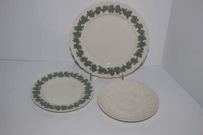 2 WEDGWOOD CELADON GREEN ON CREAM QUEENSWARE SHELL EDGE PLATES + CREAM ...