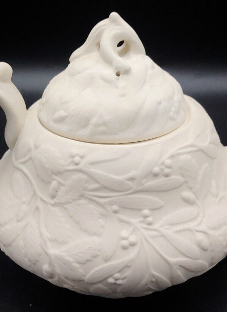 MMA Metropolitan Museum of Art Mistletoe and Acorn Bisque Porcelain ...