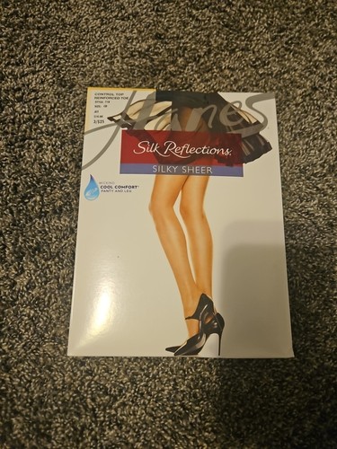 Hanes Women`s Silk Reflections Control Top Reinforced Toe Pantyhose, CD ...