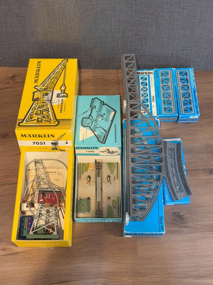 MARKLIN VINTAGE TRAIN COLLECTION WITH TRAINS, TRACK, SCALE FIGURES, AND ...