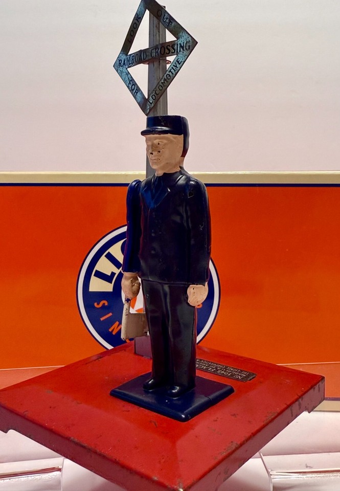 Vintage (1938-1942) LIONEL *Operating Watchman* #1045 w/Flag Tested ...