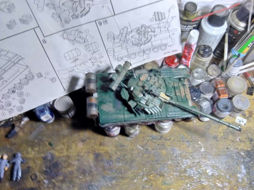 Lindberg 1/35 Russian T-80 Tank Model Kit 76004 for sale online | eBay