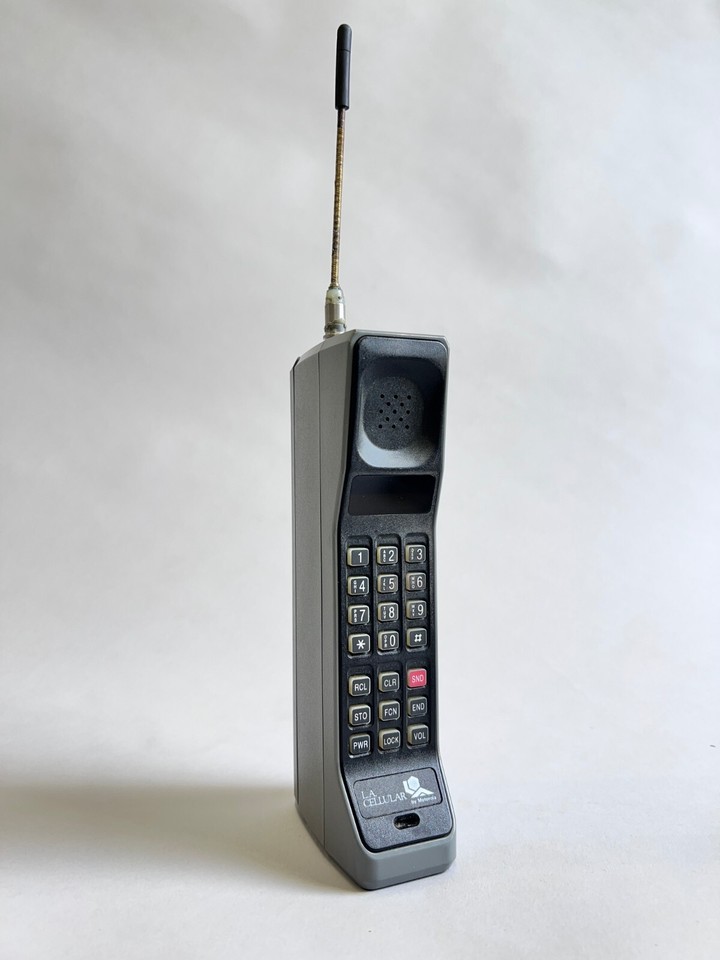 MOTOROLA DYNATAC 8000x - FIRST BRICK CELL PHONE VINTAGE RETRO RARE ...
