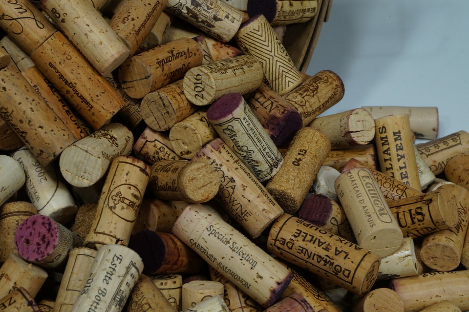 500 wine CORKS - All NATURAL, AUTHENTIC selected labels, from an EXOTIC ...