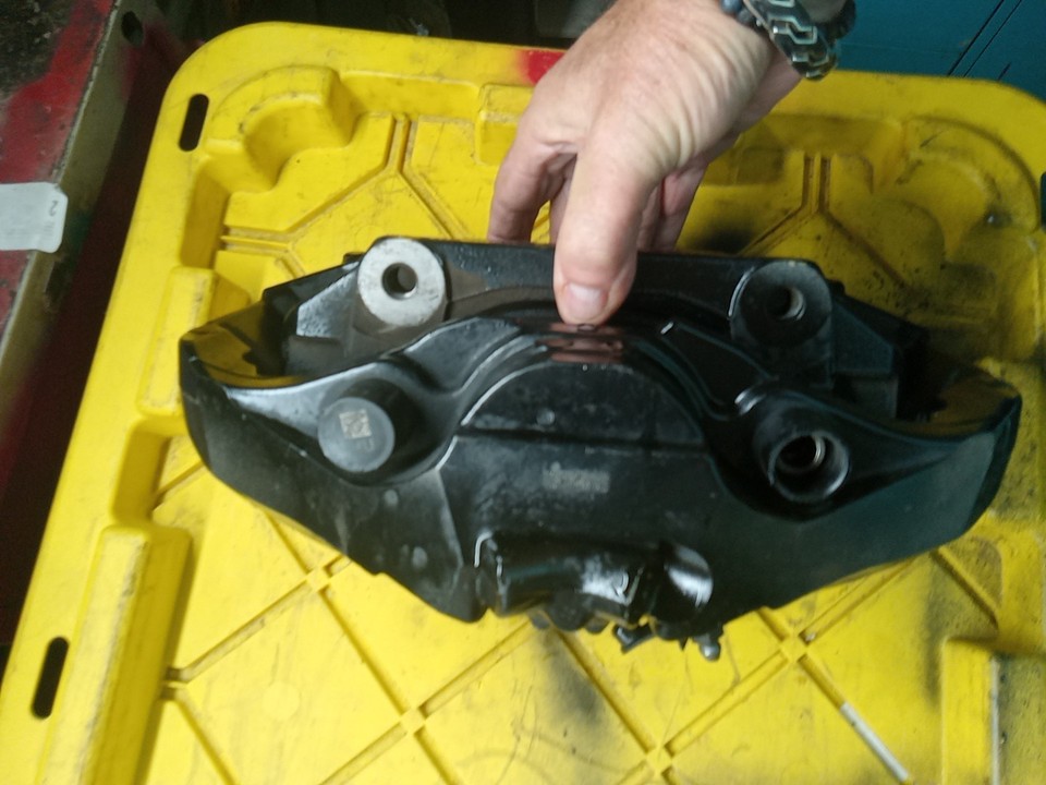 Front Right Brake Caliper & Bracket M Sport 34117846702 BMW 650i F12 ...