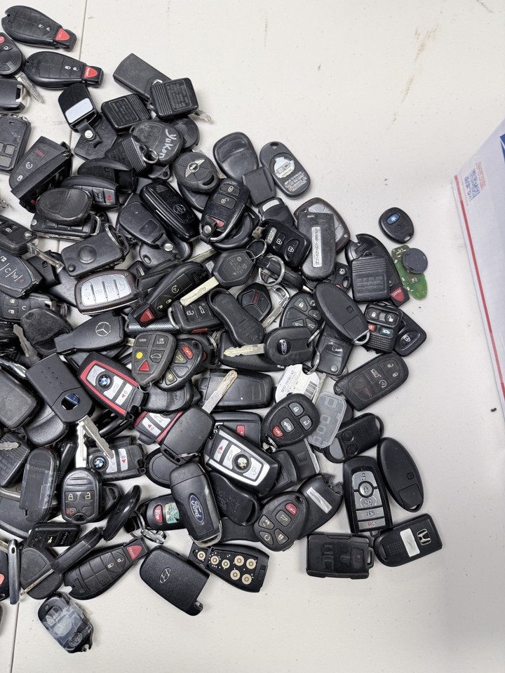 LARGE LOT OF KEY FOBS OEM AND AFTERMARKET LOT UNTESTED LARGE BOX FILLED ...