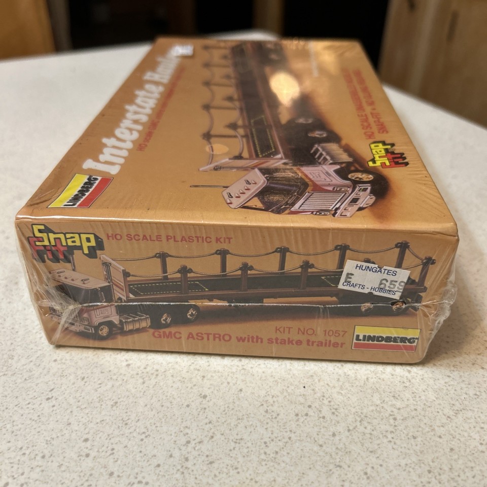 Lindberg Interstate Hauler Ho Scale GMC Astro W/ Stake Trailer Model ...
