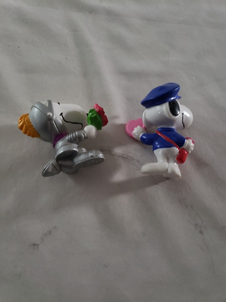 2 Vintage Peanuts Snoopy Figures pvc 2" & 2.5" UFS VALENTINES DAY | eBay