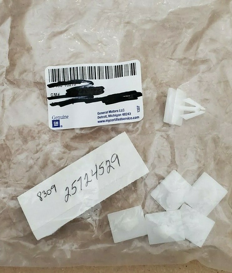 GM #25724529 NOS GENUINE GEM OEM Rocker Molding Clip Lot of 2 *FREESHIP ...