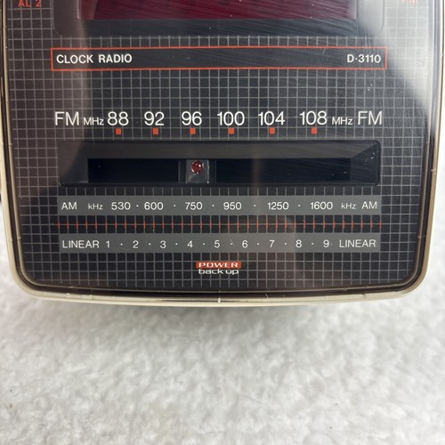 Magnavox D3110/37 White Cube Radio Alarm Clock-1985-AM/FM-Red LED ...