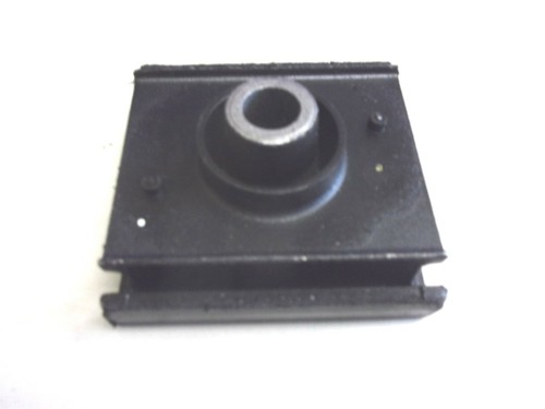 1664724C4 NEW OEM INTERNATIONAL ENGINE FRONT MOUTING INSULATOR ...