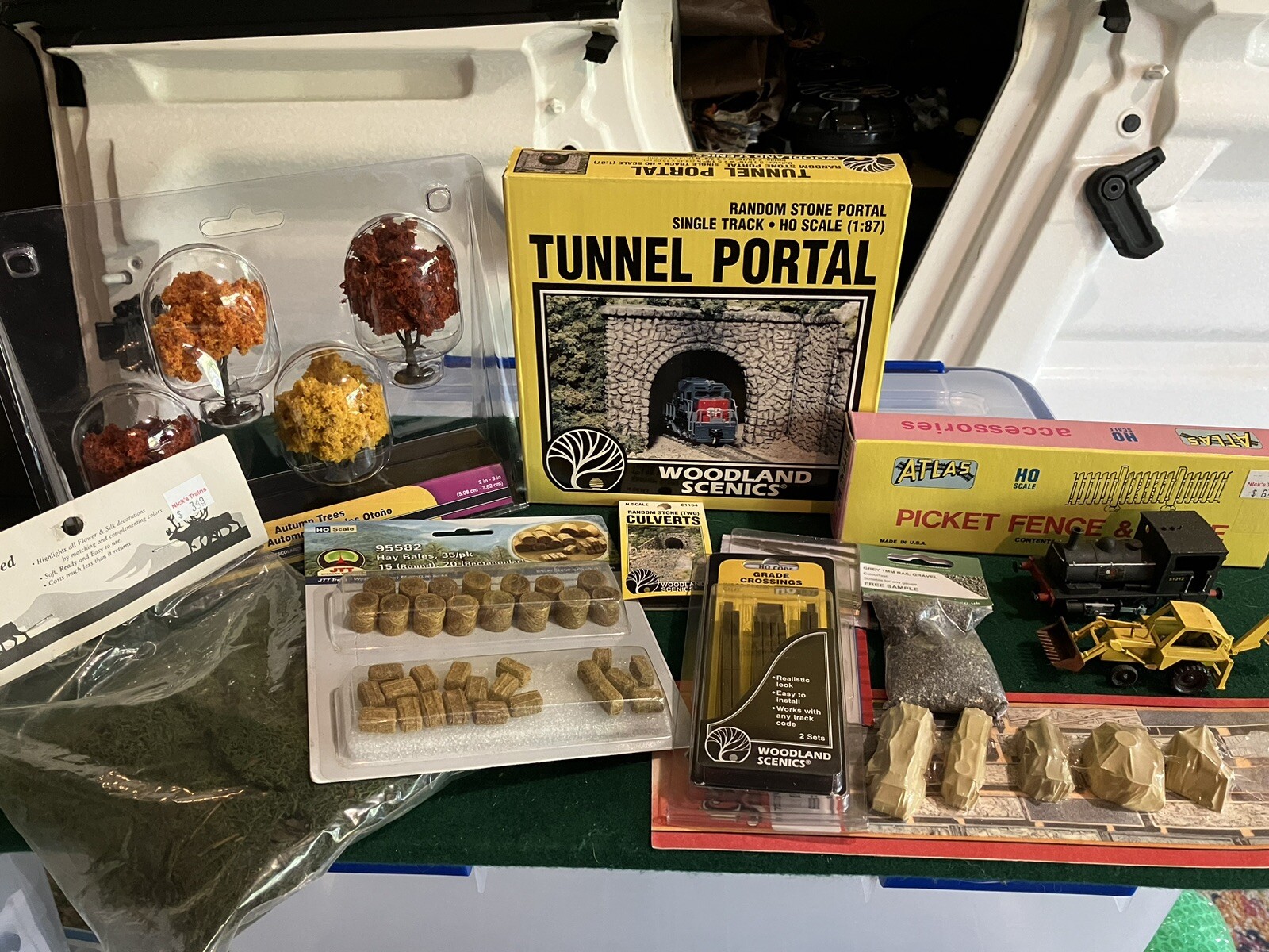 Job Lot of H0/00 Gauge Assorted Model Railway Accessories | eBay