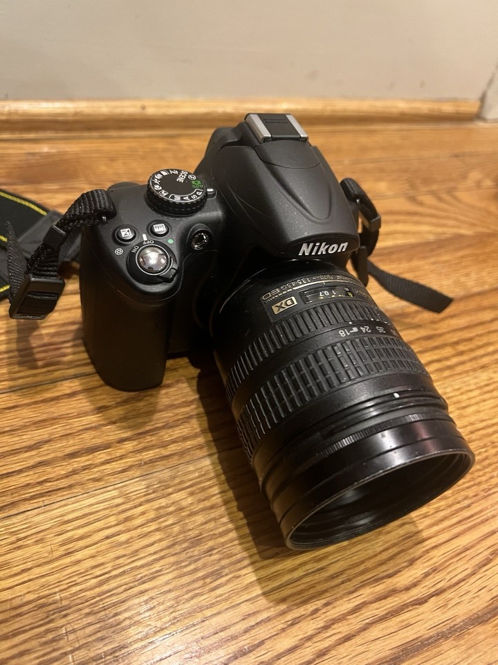 Nikon D5000 Digital Camera + DX SWM ED IF Aspherical 067 Lens ...