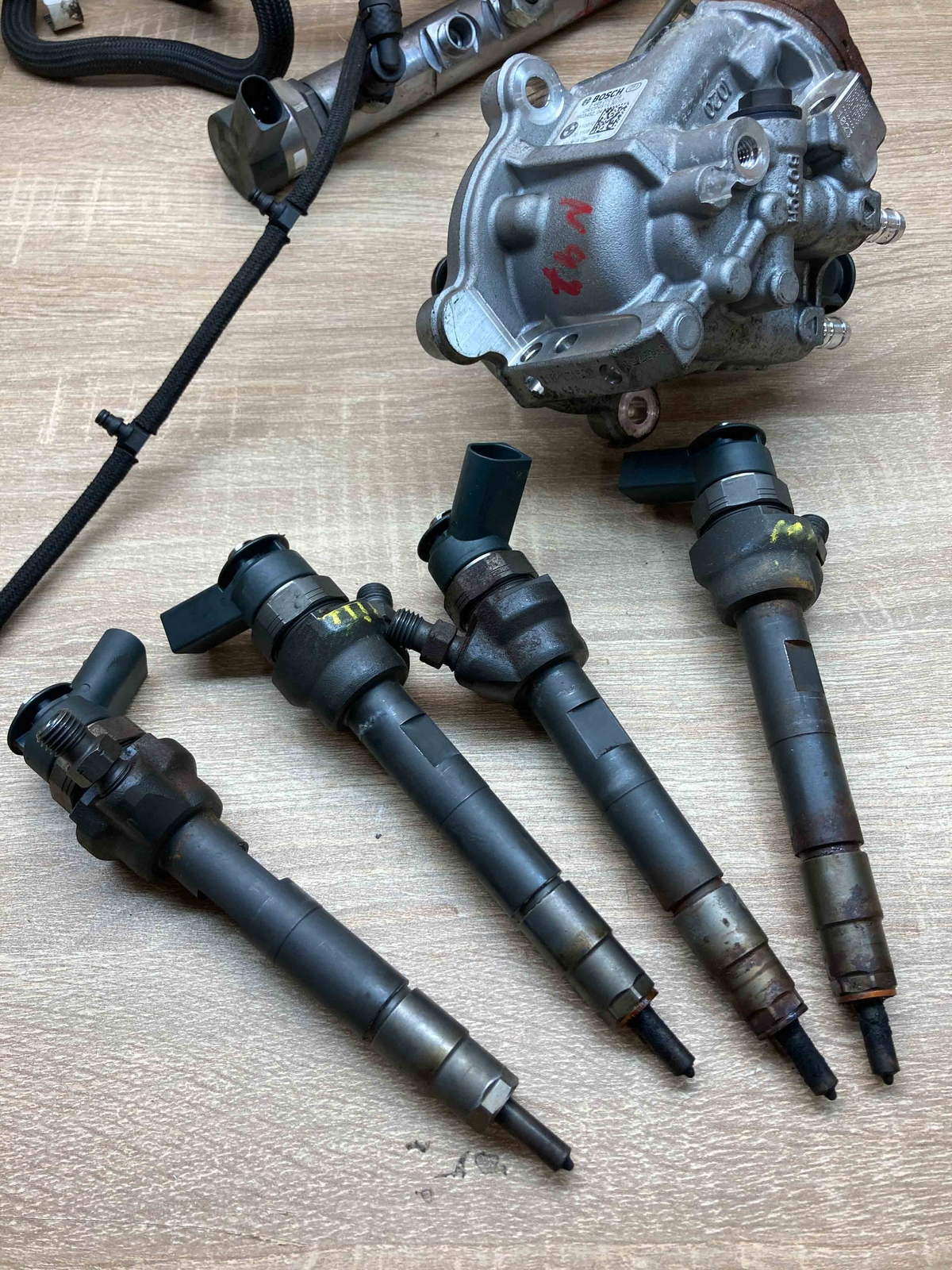 7798446 7823452 Bosch BMW E84 Series High-pressure Fuel pump Injector ...