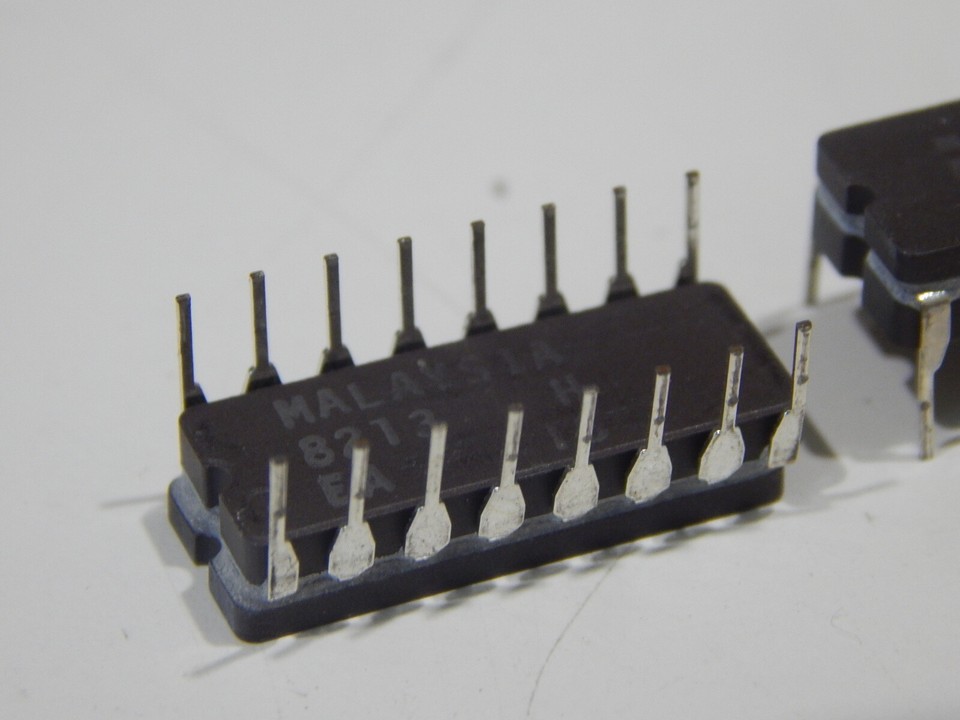 INTEL D2164A-15 Dynamic RAM Page Mode 64K x 1, 16 Pin CDIP - LOT OF 2 ...