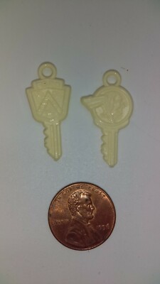 Vintage MINI Plastic Car Key Vending Machine Prize CHARM LOT FORD ...